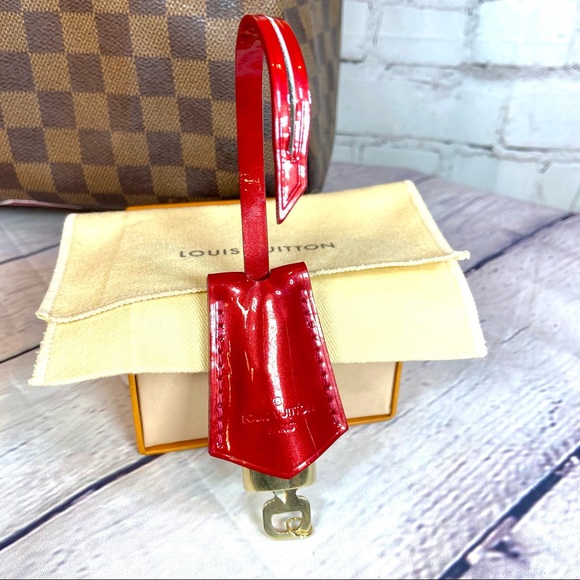 Louis Vuitton | Bags | Louis Vuitton Key Holder Clochette In Red Vernis ...